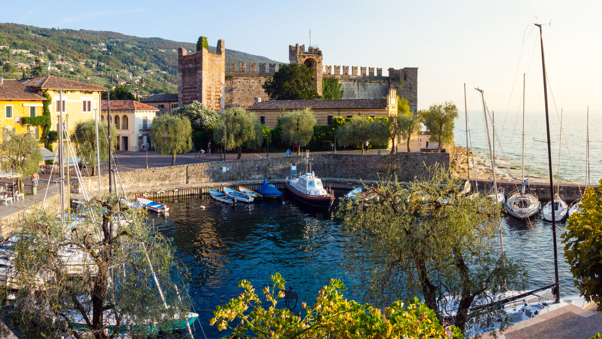 Torri del Benaco (VR): guida di viaggio e guida turistica - tuttogarda.it